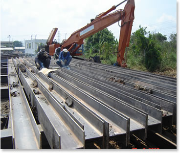 บริการงานตอก-ถอน แผ่น Sheet Pile, King Post ทำระบบ Barcing ป้องกันดินพัง งานขุดและขนย้ายดิน งาน ...